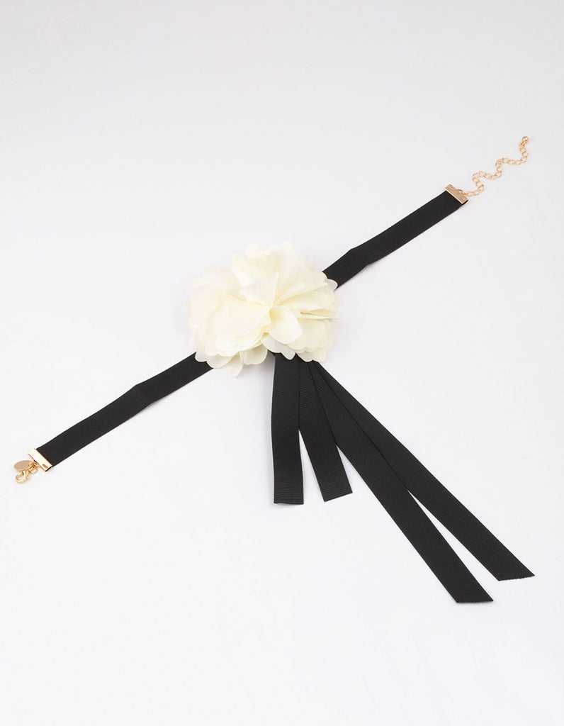 White Flowery Corsage Choker - Lovisa